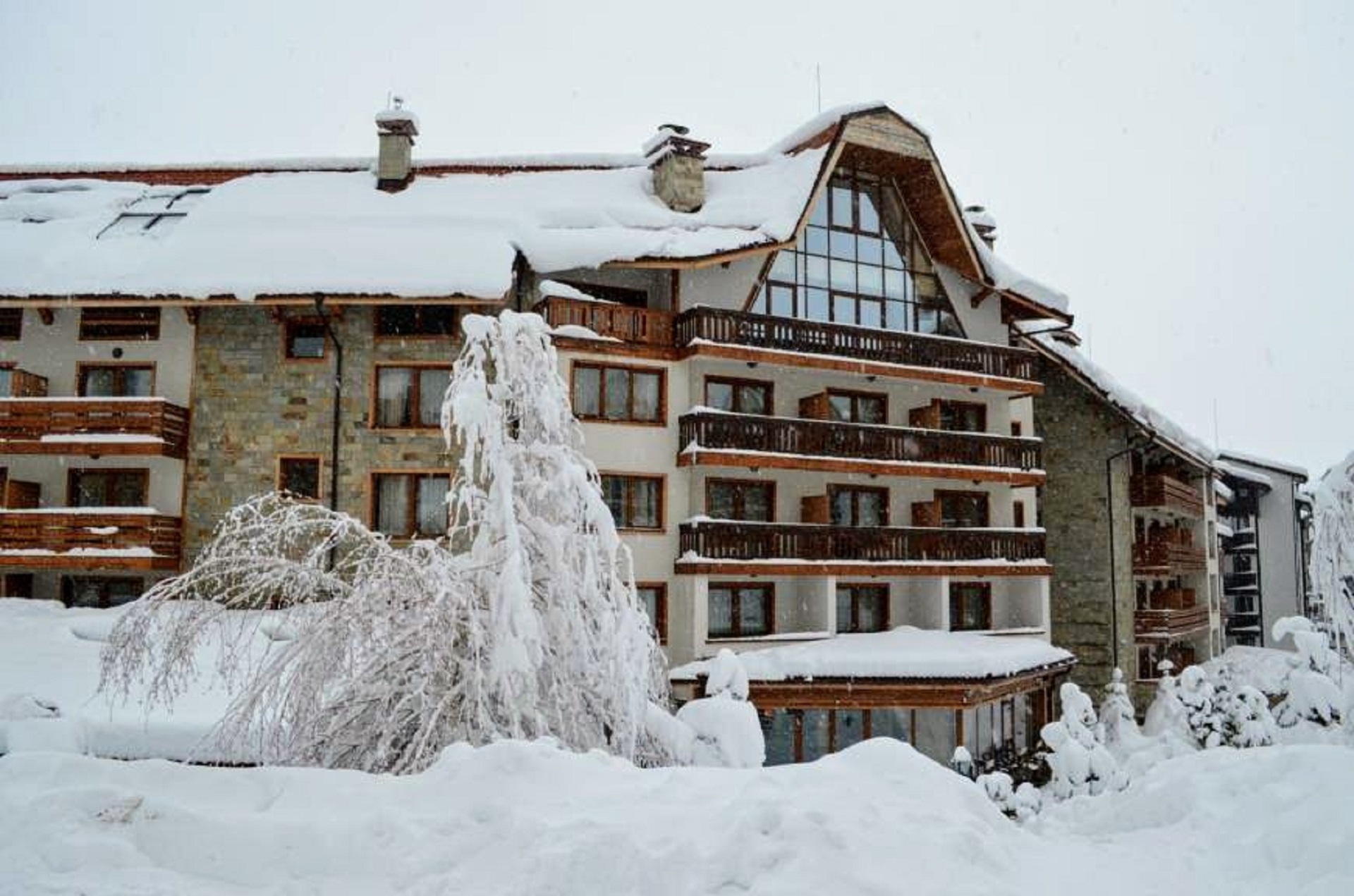 Life in the Mountains: The Luxurious St. Ivan Rilski Complex in Bansko ...