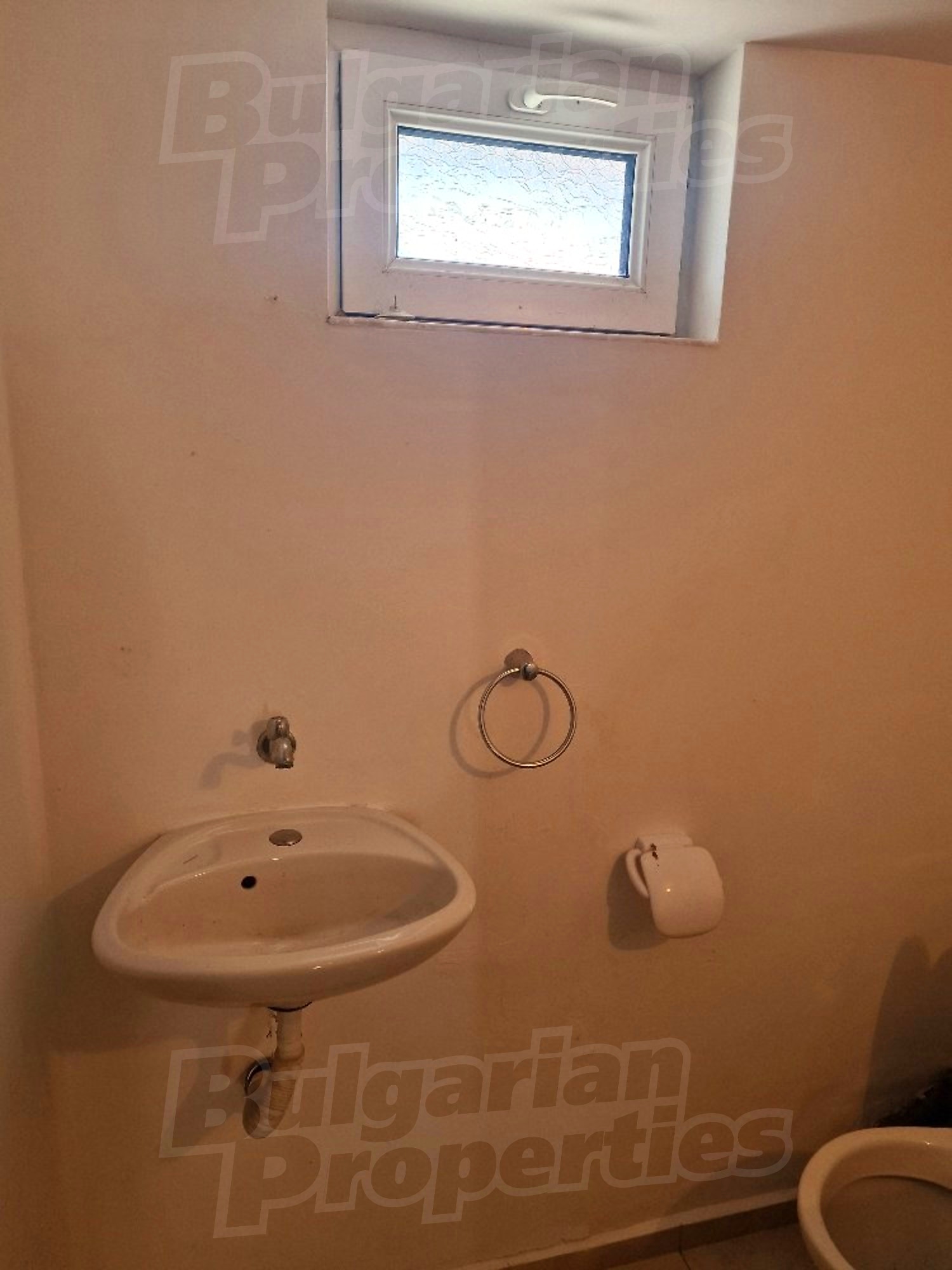 House for sale near General Toshevo, Bulgaria. House with two bedrooms, a garden and a garage in ...