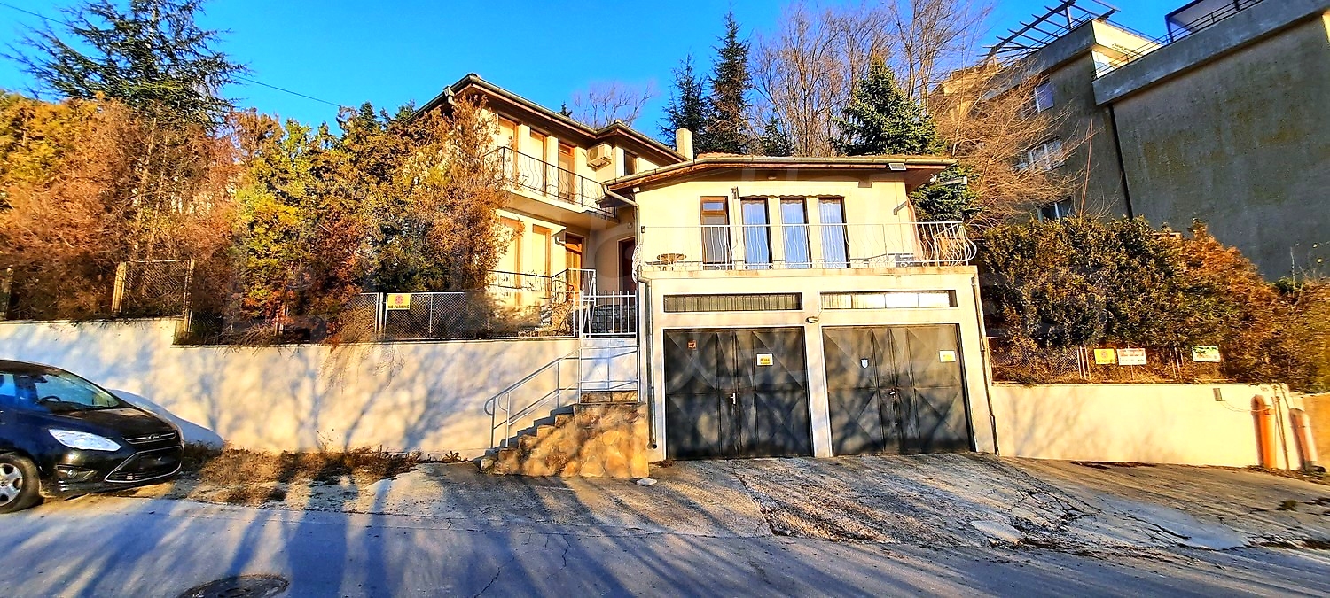 House for sale in Kavarna, Bulgaria. Spacious house with a wonderful view of the sea and forest ...