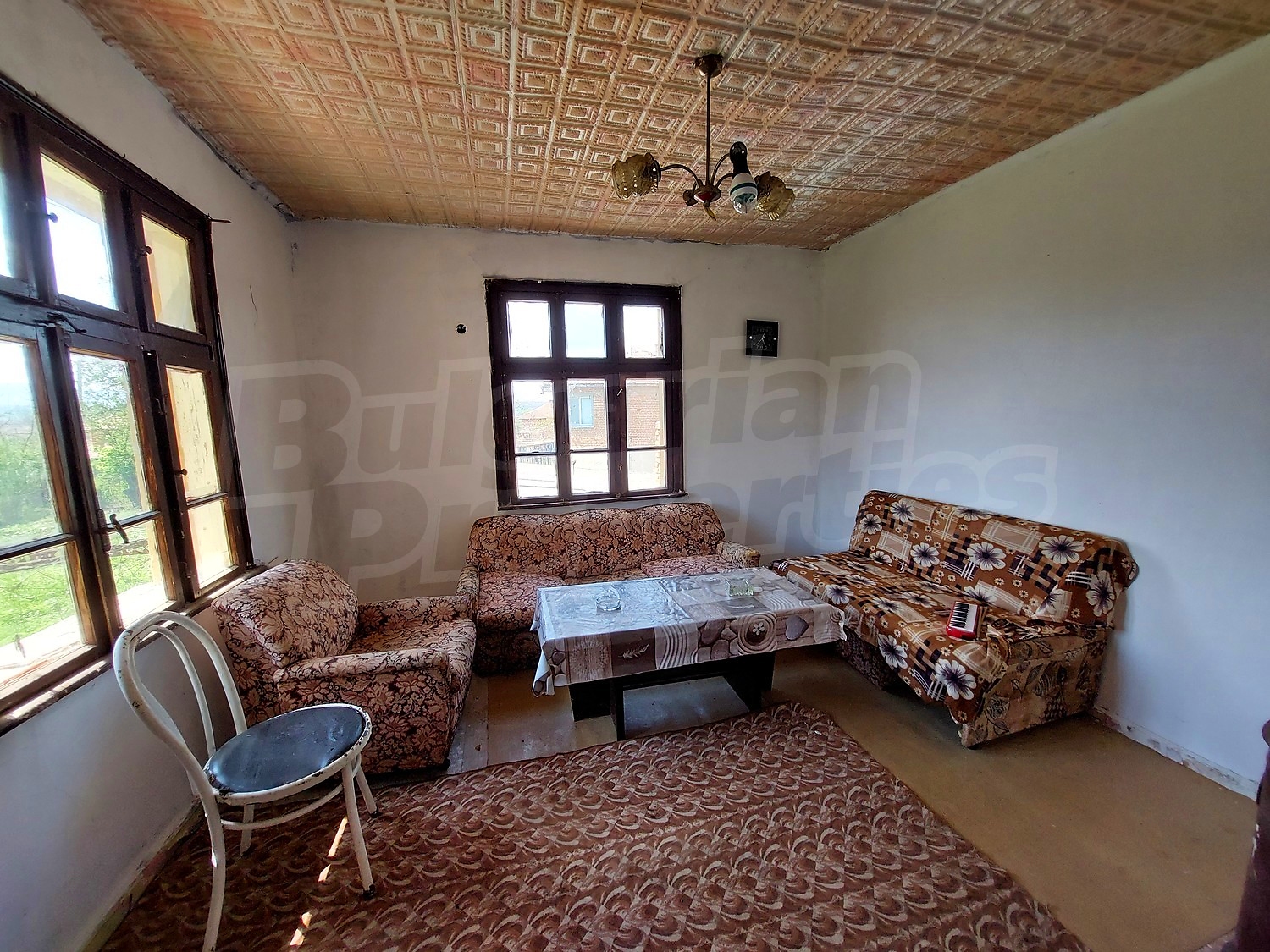 House for sale in Srem, Elhovo, Bulgaria. Massive two-story house in ...