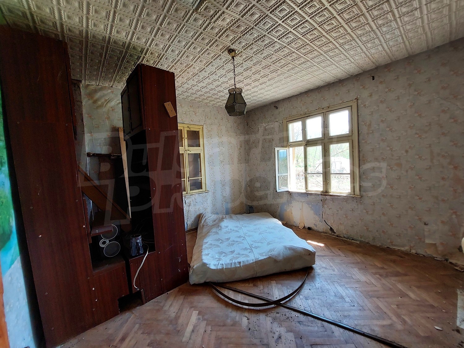 House for sale in Srem, Elhovo, Bulgaria. Massive two-story house in ...