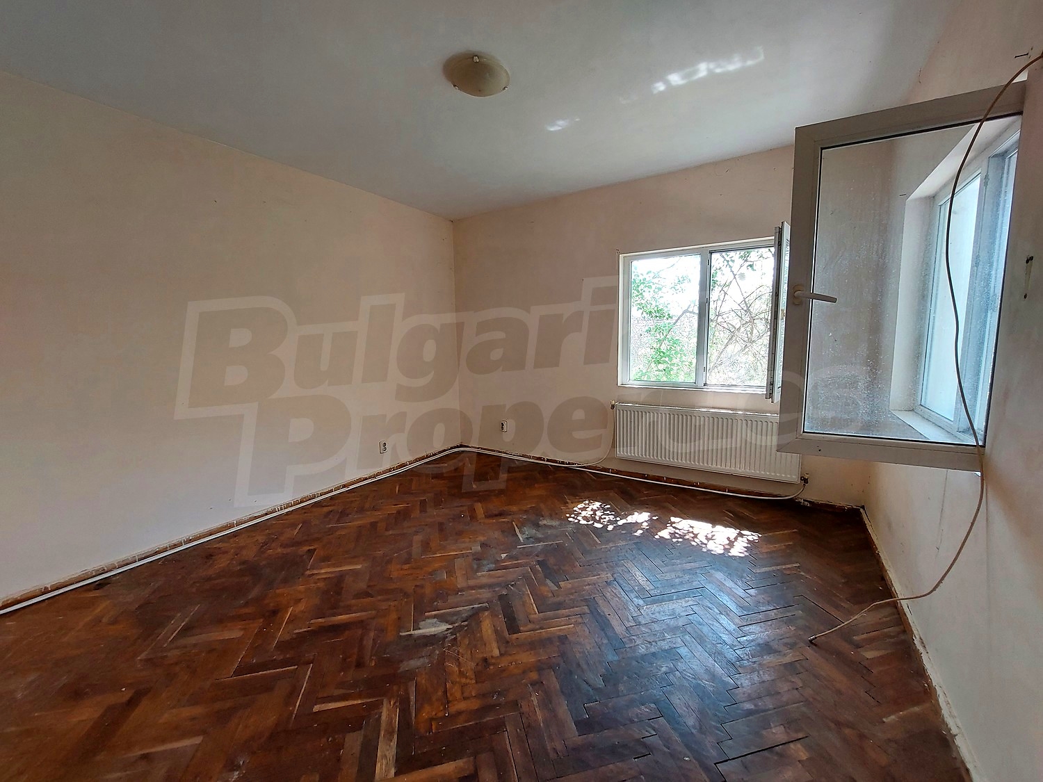 House for sale in Sinapovo, Bulgaria. A large house in the village of ...