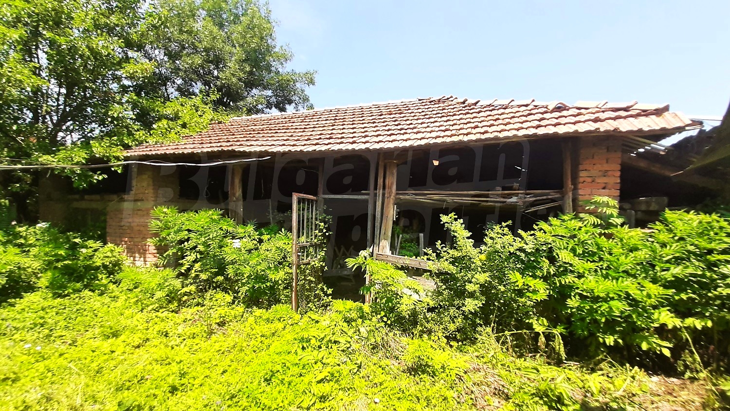 House for sale near Veliko Tarnovo, Bulgaria. A two-storey house with ...