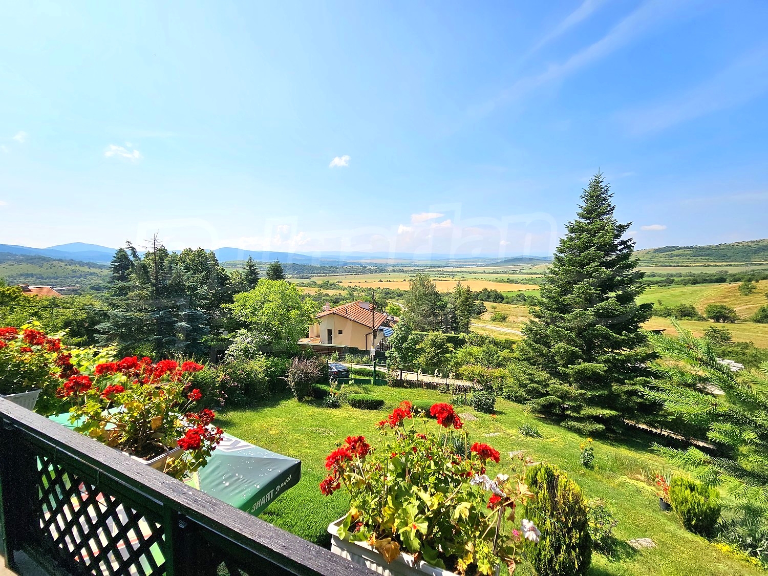 Villa for sale near Elin Pelin, Bulgaria. A beautiful villa with a well ...