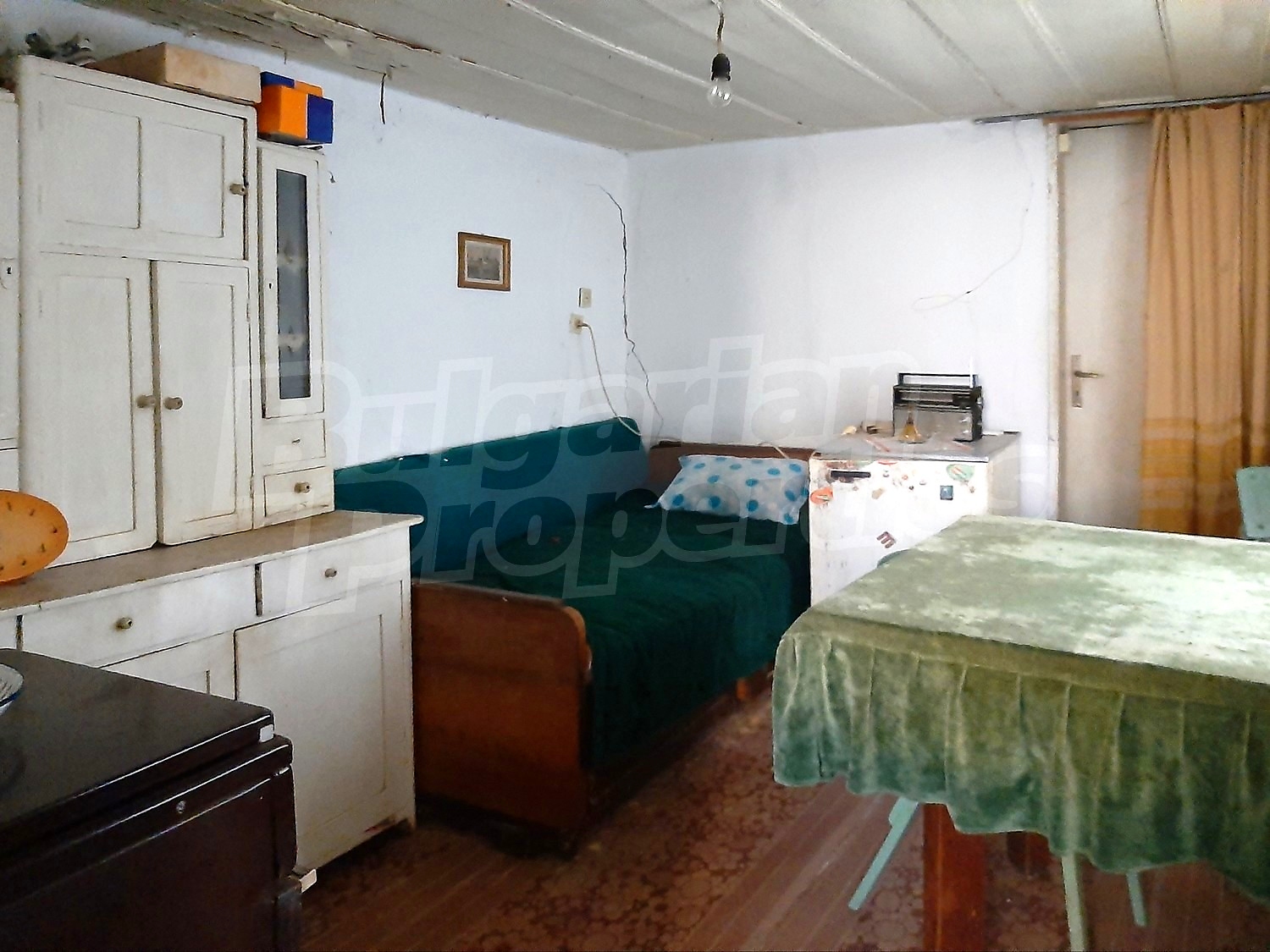 House for sale in Suhindol, Bulgaria. One-story house with potential in ...