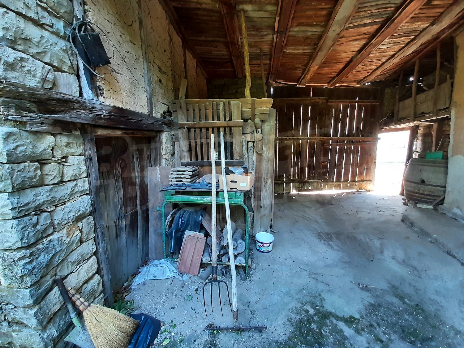 House for sale in Suhindol, Bulgaria. One-story house with potential in ...