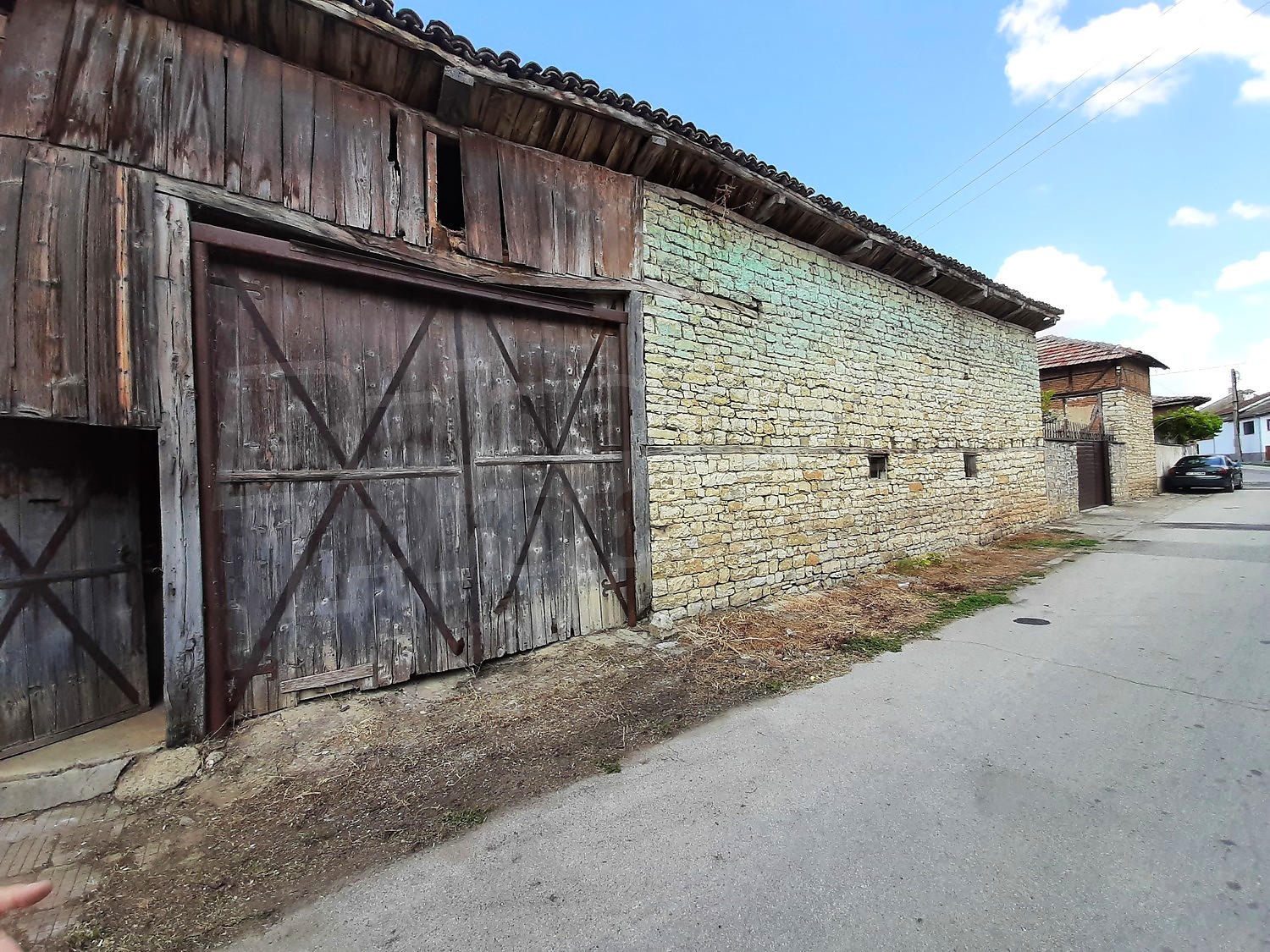 House for sale in Suhindol, Bulgaria. One-story house with potential in ...