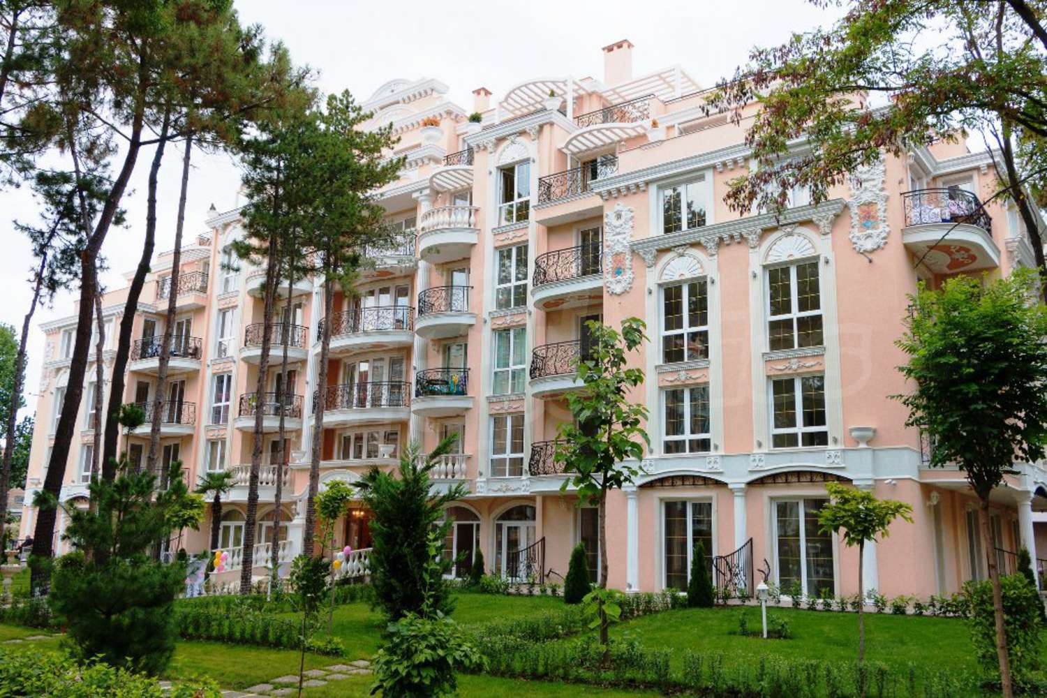 Dawn Park Royal Anastasia Palace in Sunny Beach: luxurious and spacious ...